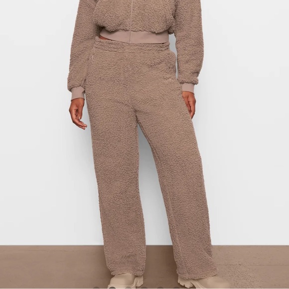 SKIMS | Pants & Jumpsuits | Nwt Skims Teddy Track Pants Fleece Sherpa ...